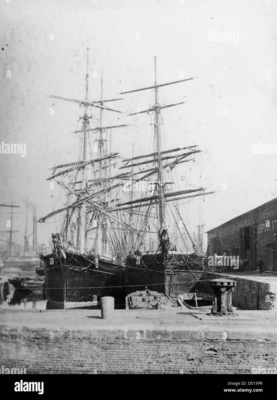 Londons docks 19th century Black and White Stock Photos & Images - Alamy