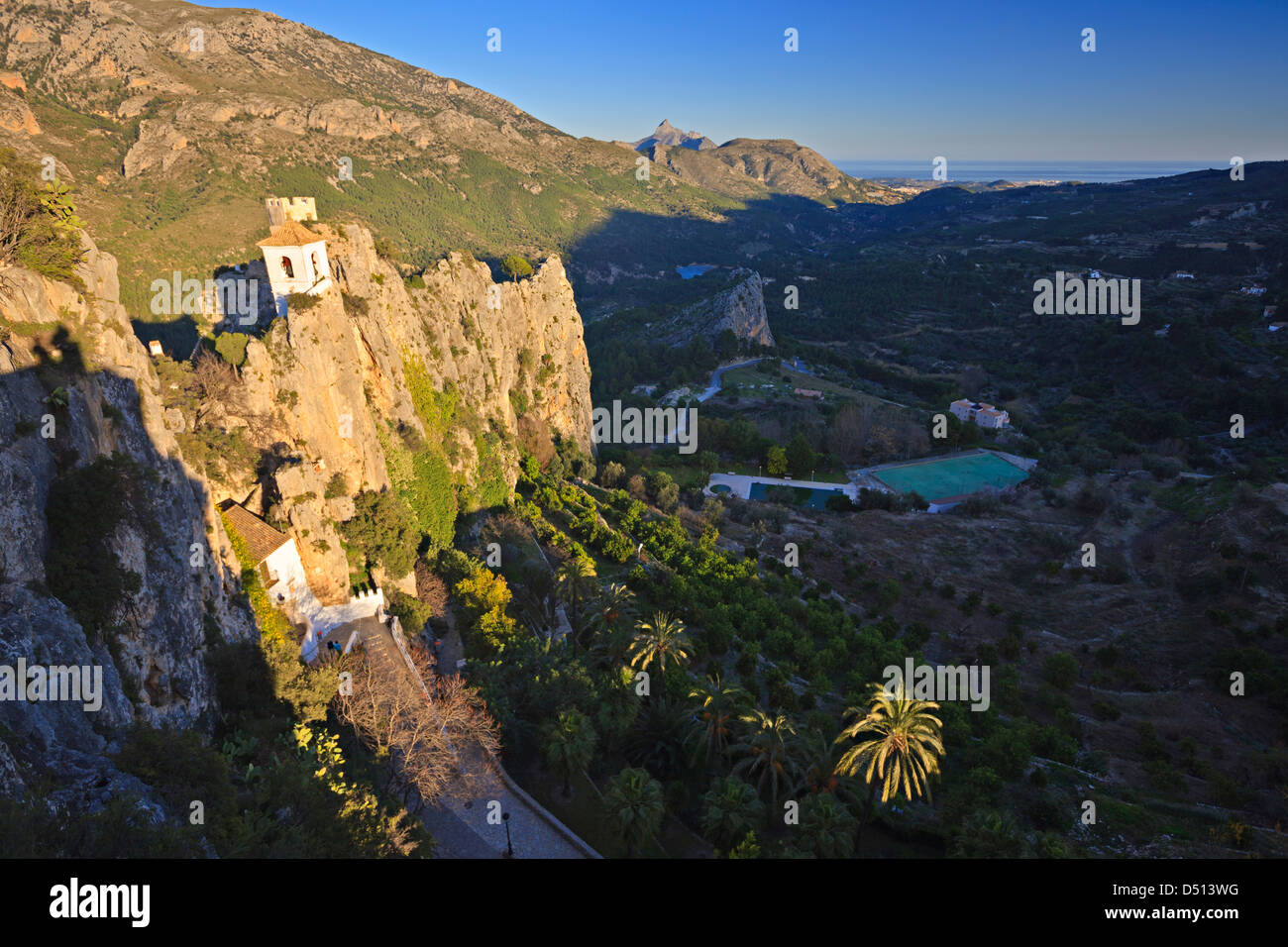 Castle scenery hi-res stock photography and images - Alamy