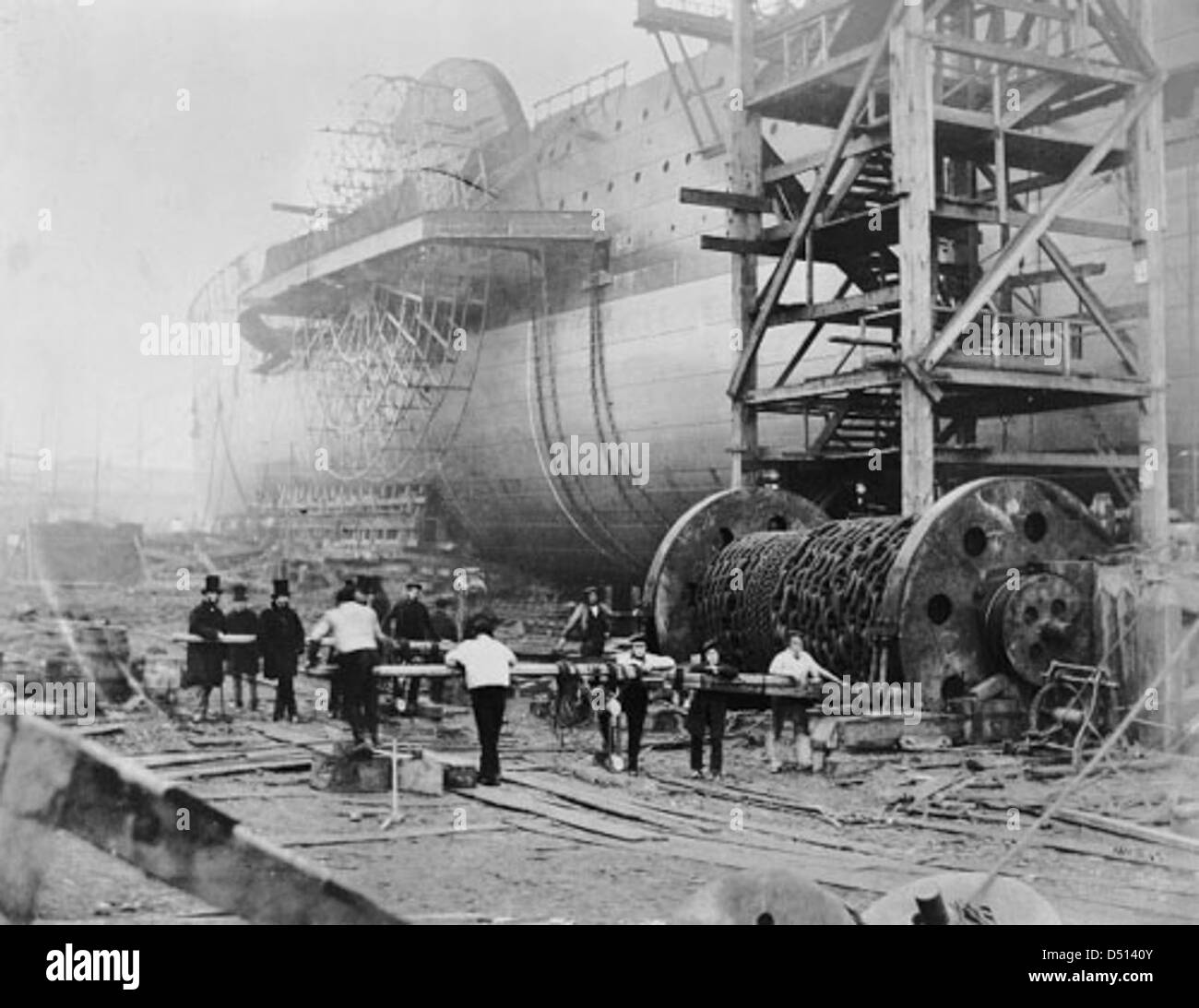 The great eastern ship chains hi-res stock photography and images - Alamy