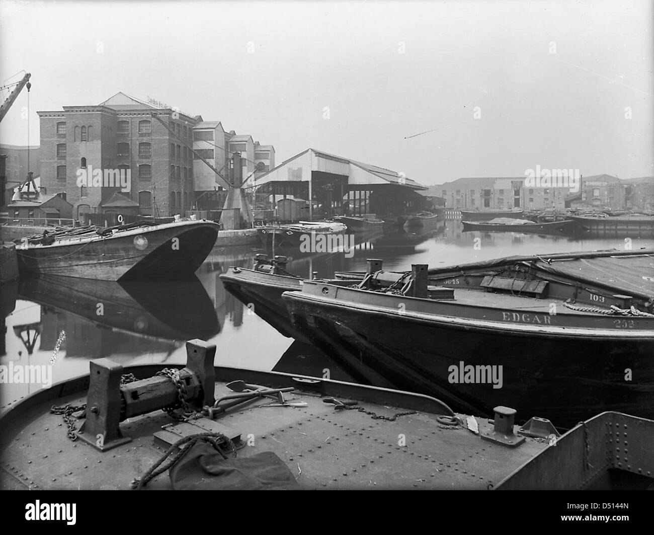 Poplar docks hi-res stock photography and images - Alamy