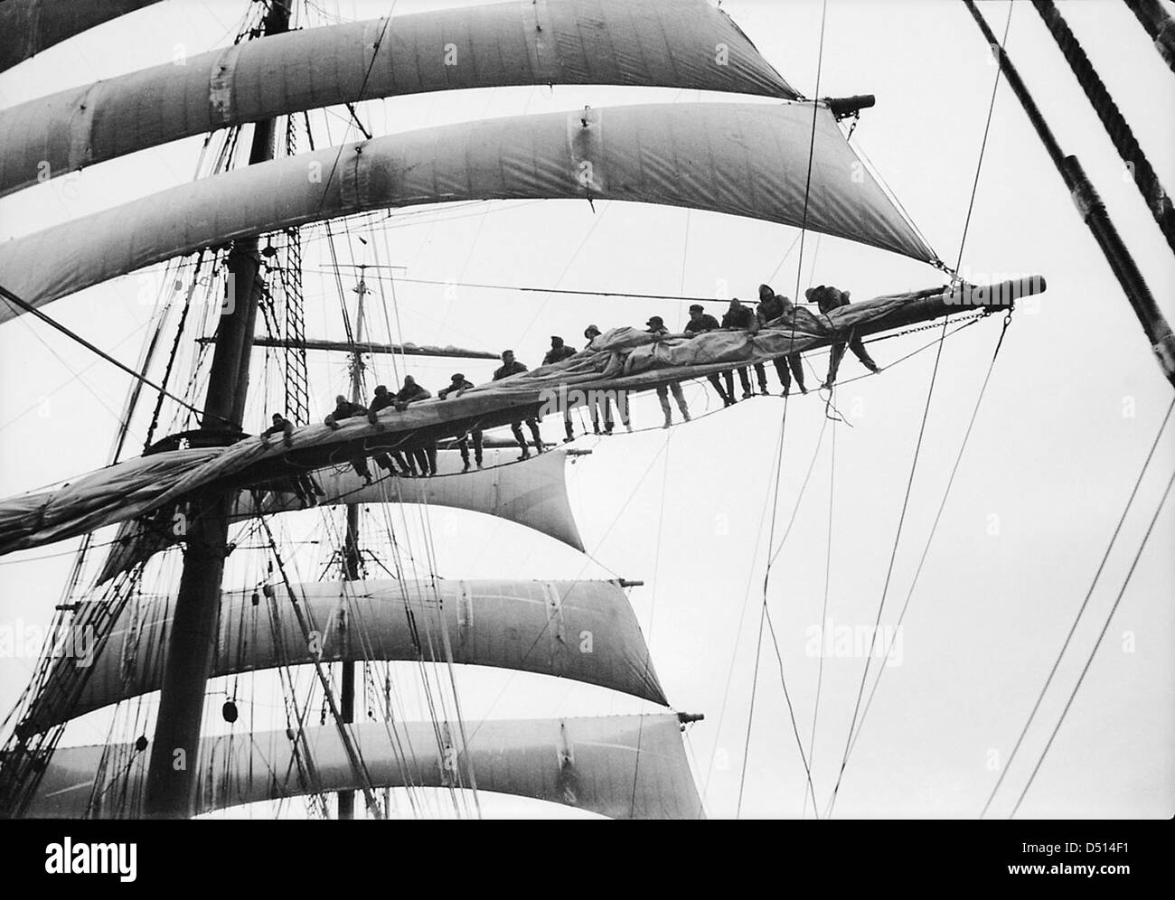 Crew on sailing ship Black and White Stock Photos & Images - Alamy