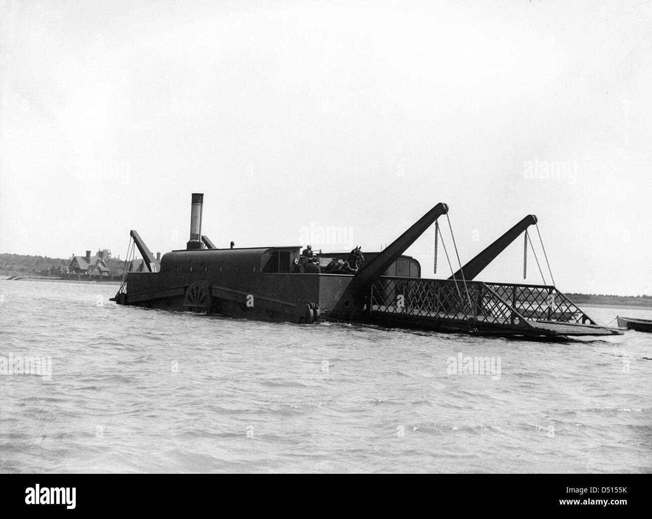 The Lady Beatrice, a steam chain ferry, is crossing the River Deben ...