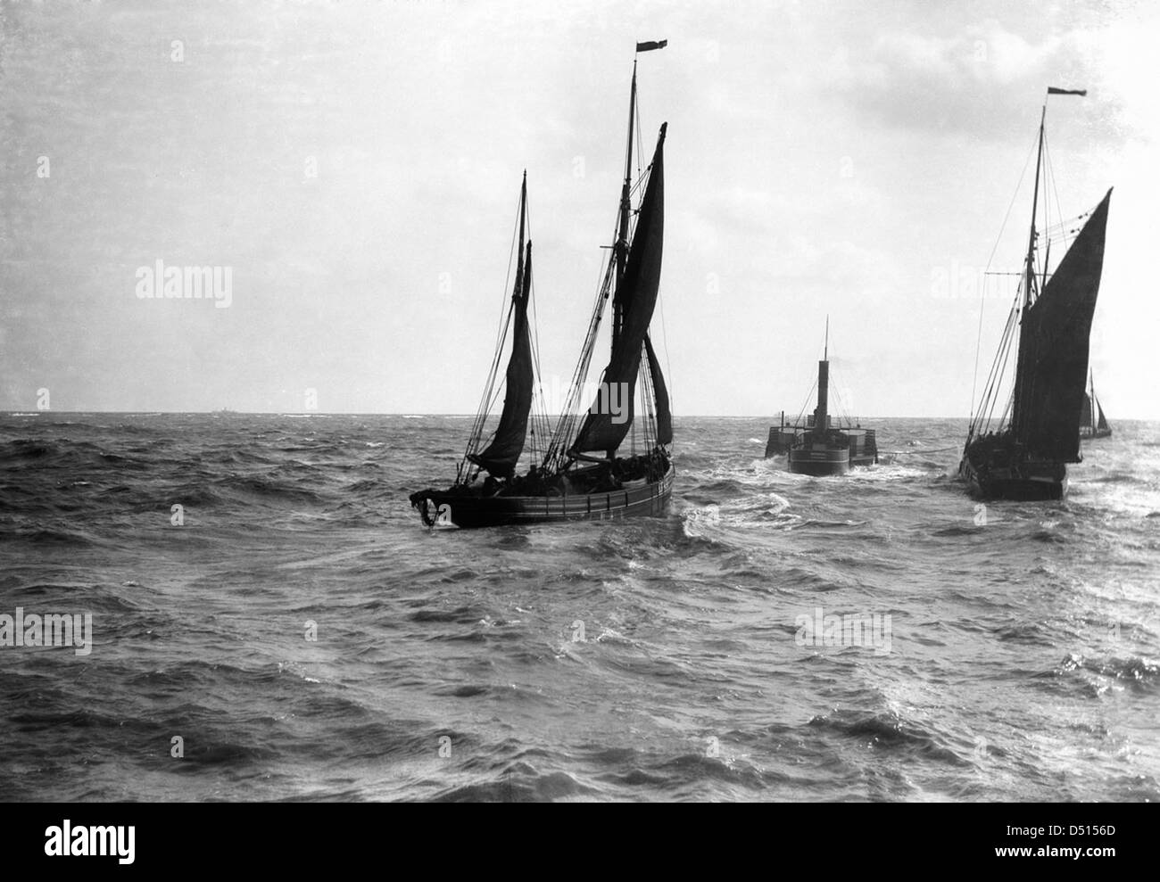 Ships under full sail Black and White Stock Photos & Images - Alamy