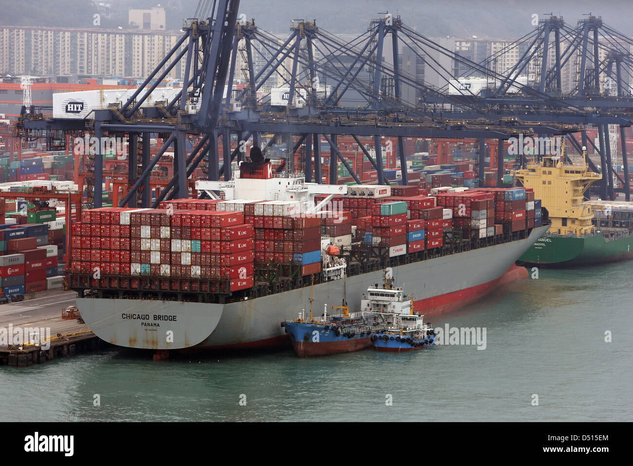 Hong Kong, China, Container ship in Hong Kong International Terminal ...