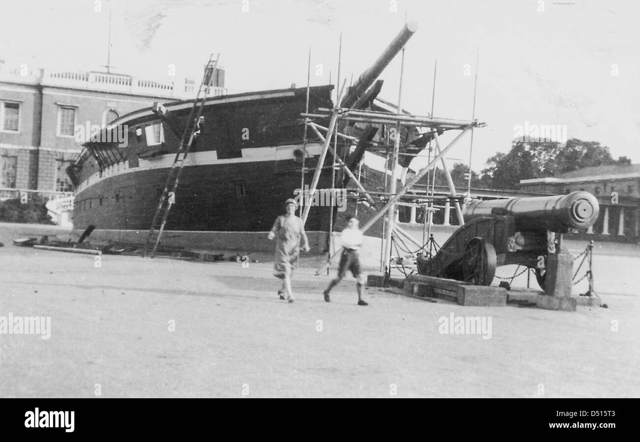 School of ship hi-res stock photography and images - Alamy