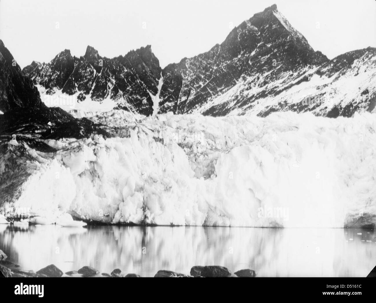 This image shows the ice cliffs at the snout of the Hamberg Glacier ...
