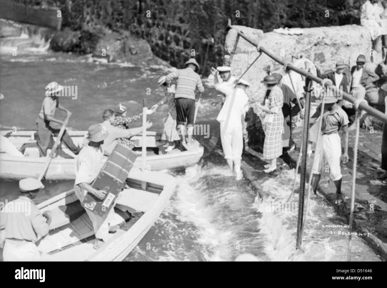 Embarking boats hi-res stock photography and images - Alamy