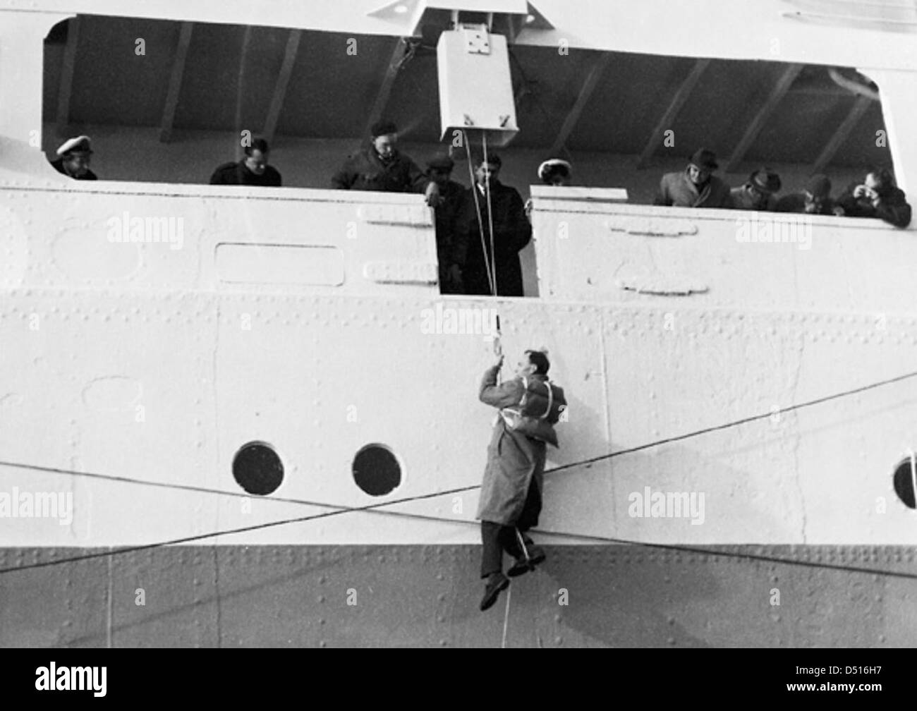 Historical hoist use hi-res stock photography and images - Alamy