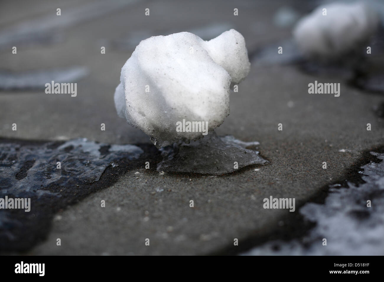 Snow on ice hi-res stock photography and images - Alamy