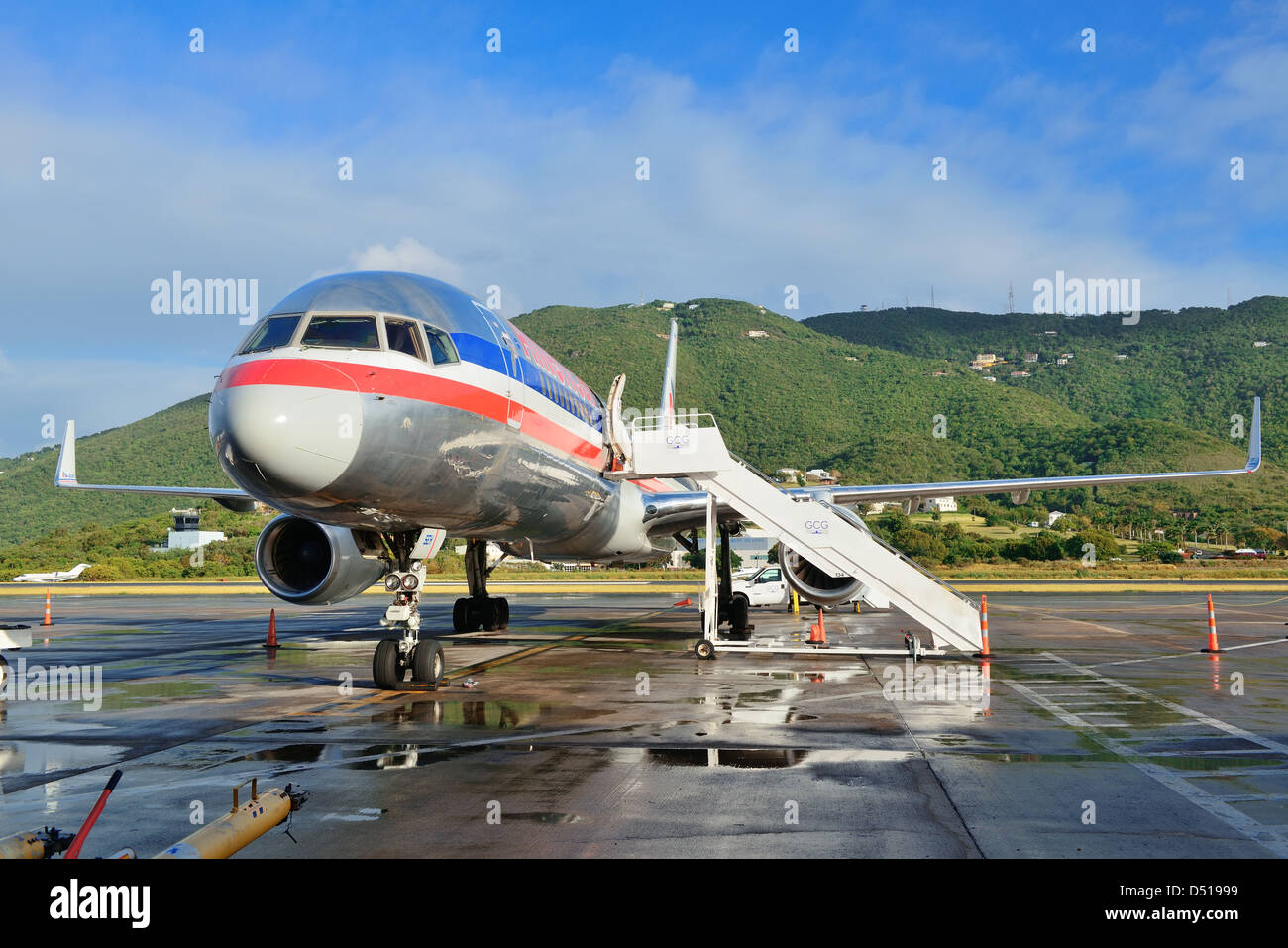 Airplane at airport prepare to depart Stock Photo - Alamy