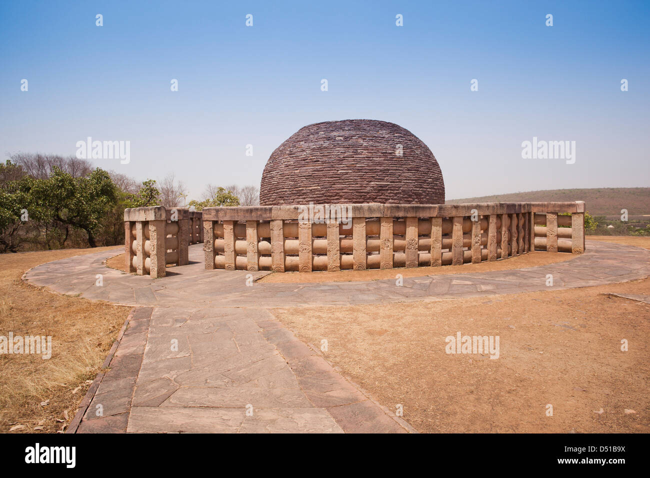 Ancient stupa at Sanchi, Madhya Pradesh, India Stock Photo - Alamy
