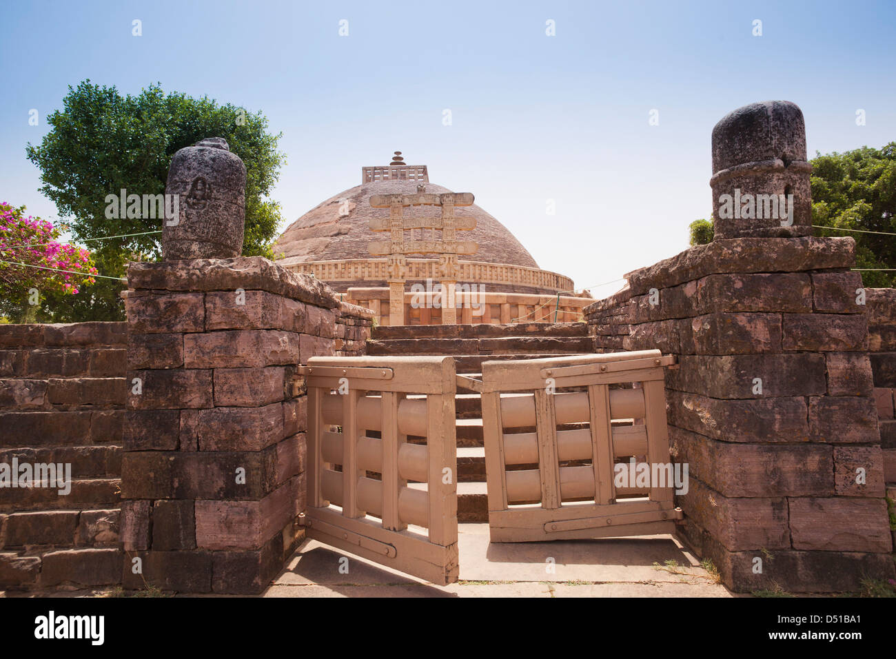 Great stupa of sanchi hi-res stock photography and images - Alamy
