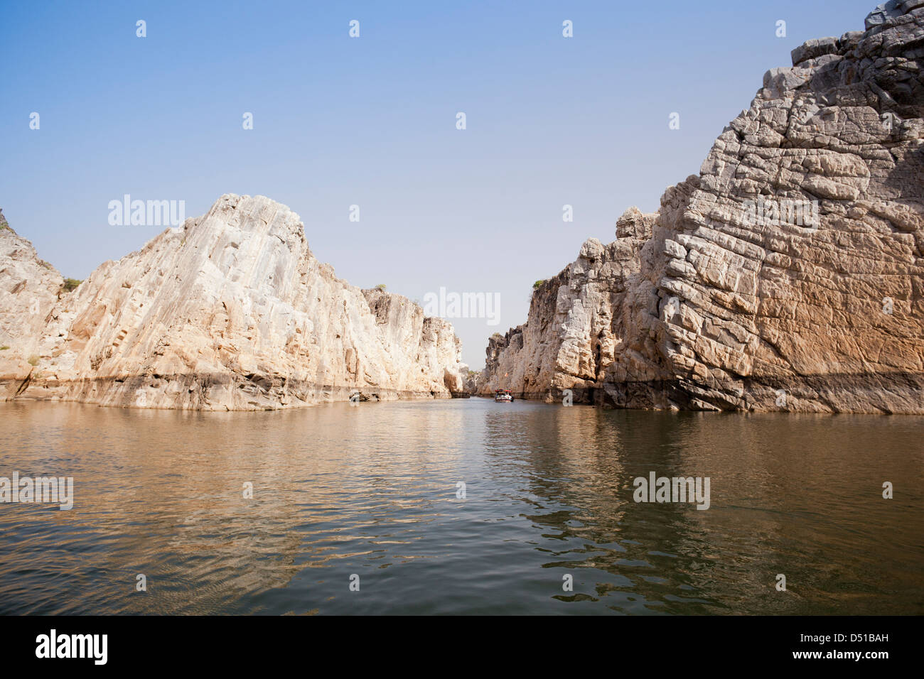 Marble rocks alongside Narmada River, Bhedaghat, Jabalpur District ...