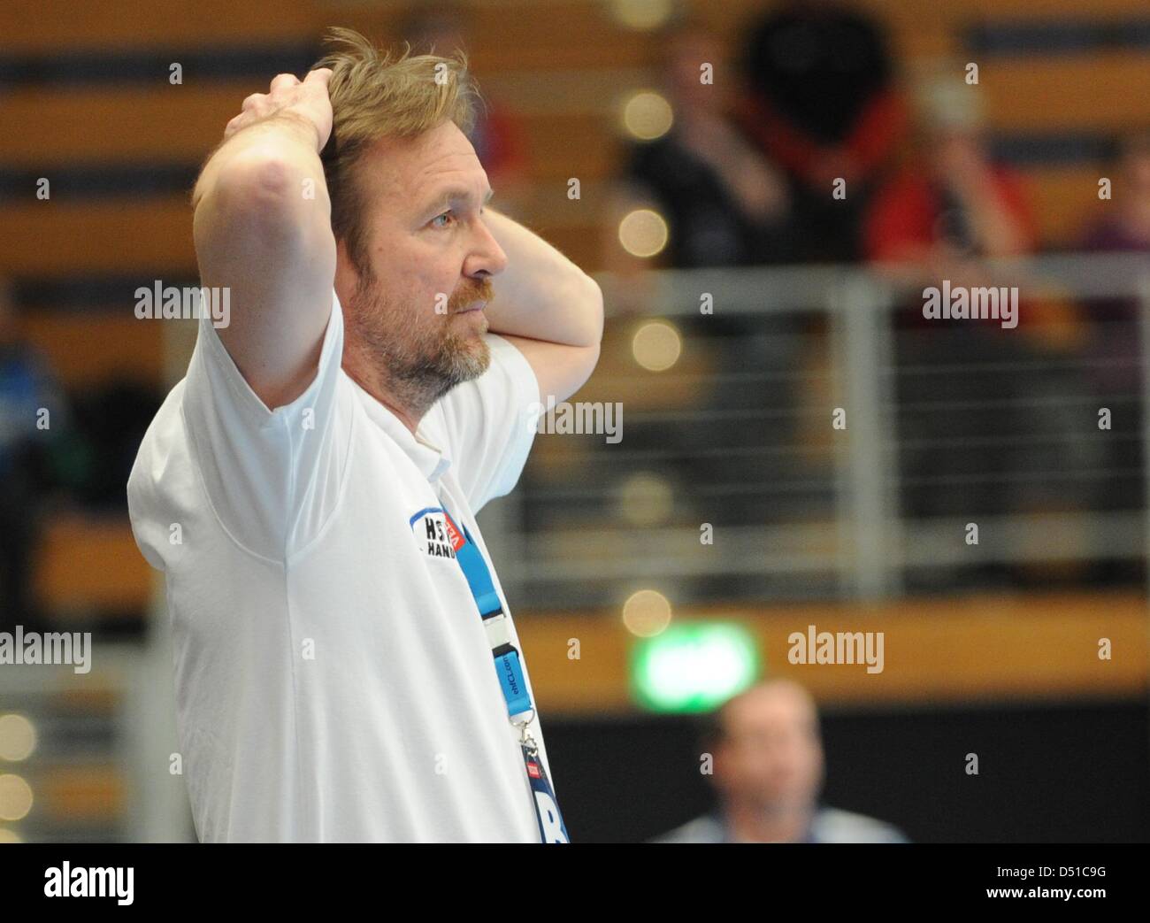 Hamburg's Trainer Martin Schwalb gesticulates on the sidelines during ...