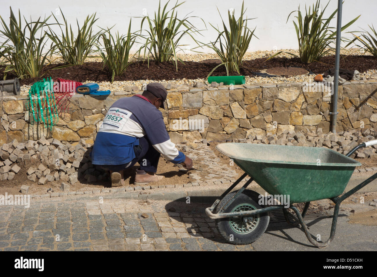 Man building stone wall hi-res stock photography and images - Alamy