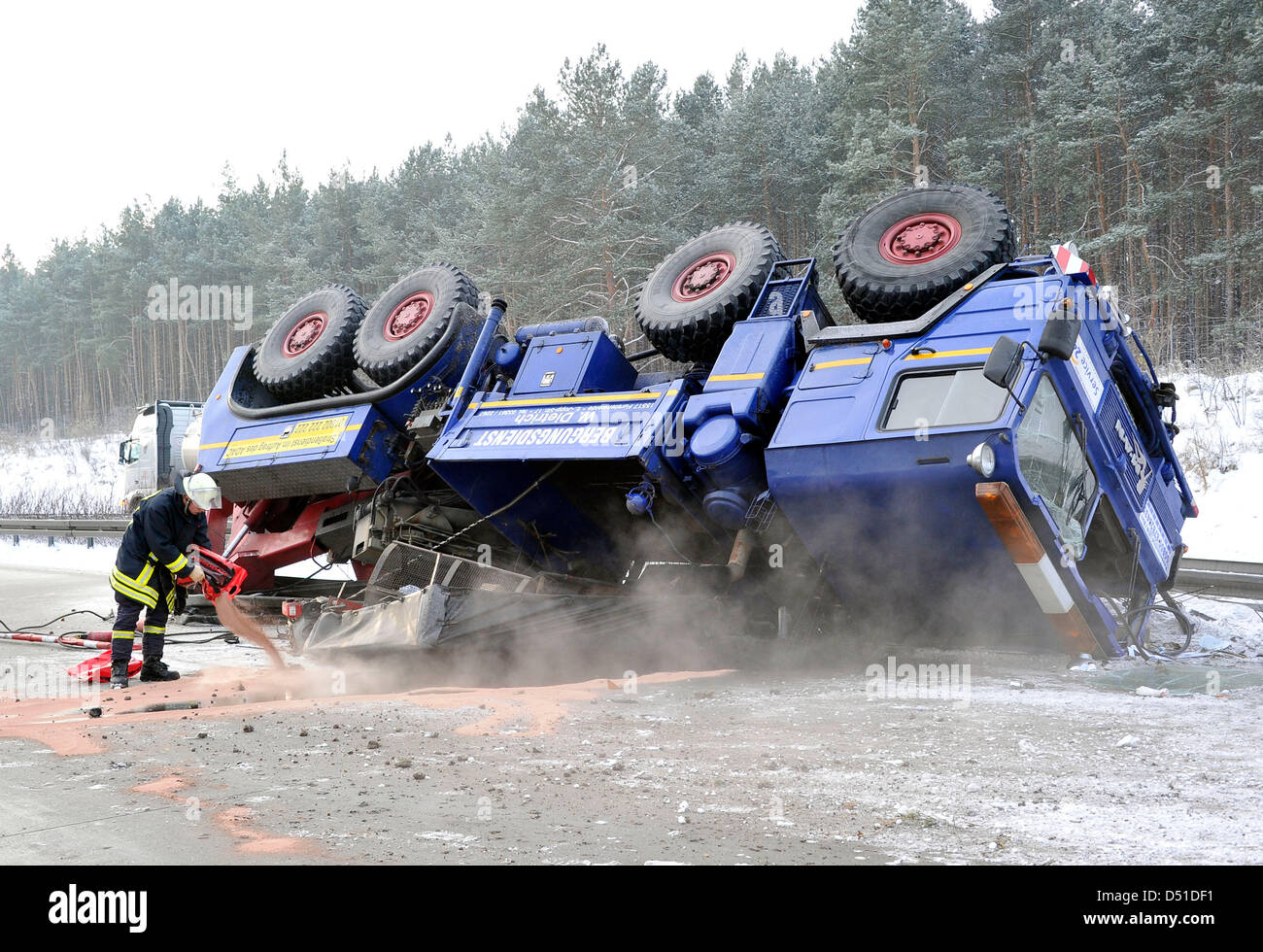 Crashed vehicles line a stretch of Autobahn 13 near Gross Koeris ...