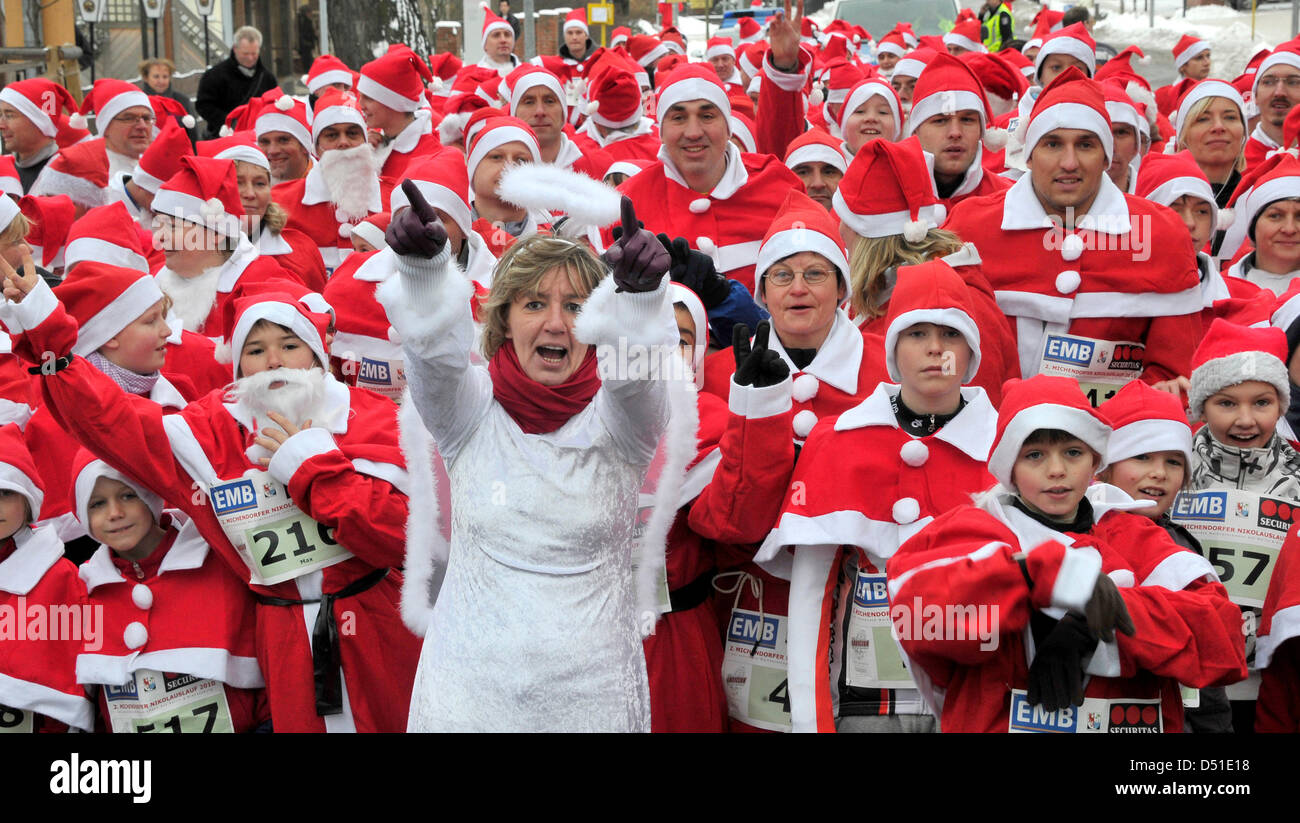 An angel sends 600 Santas off to the second Santa Claus run in ...