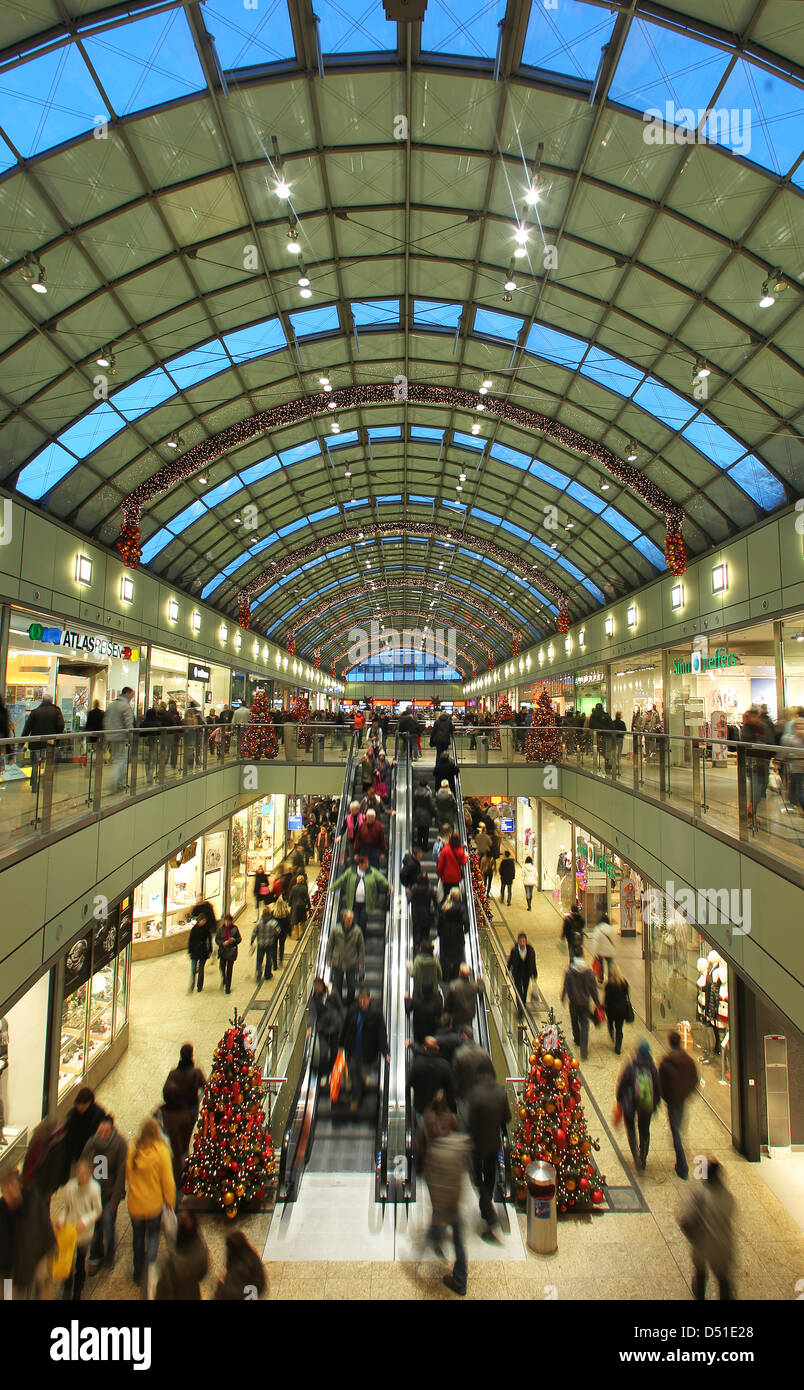 The shopping mall Allee Center is crowded with christmas shoppers in ...