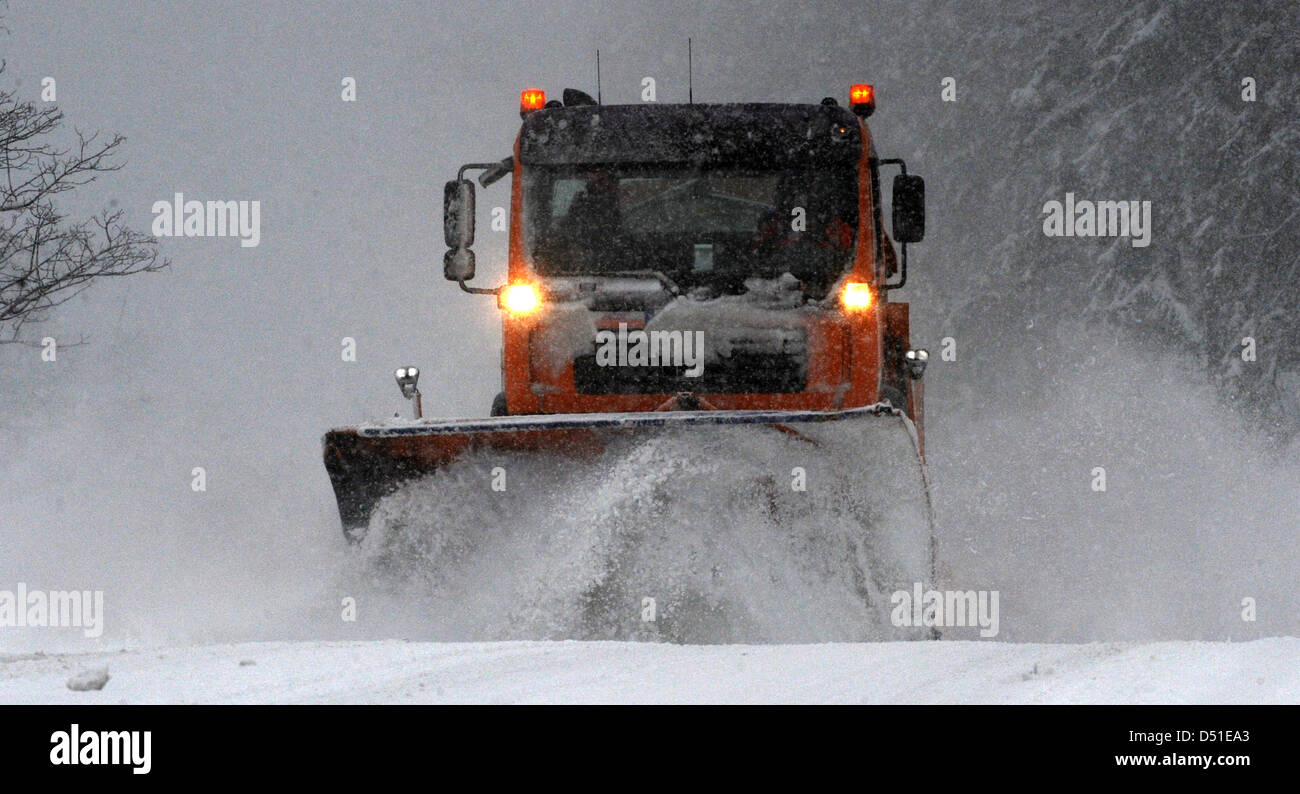 Winter service vehicle hi-res stock photography and images - Alamy