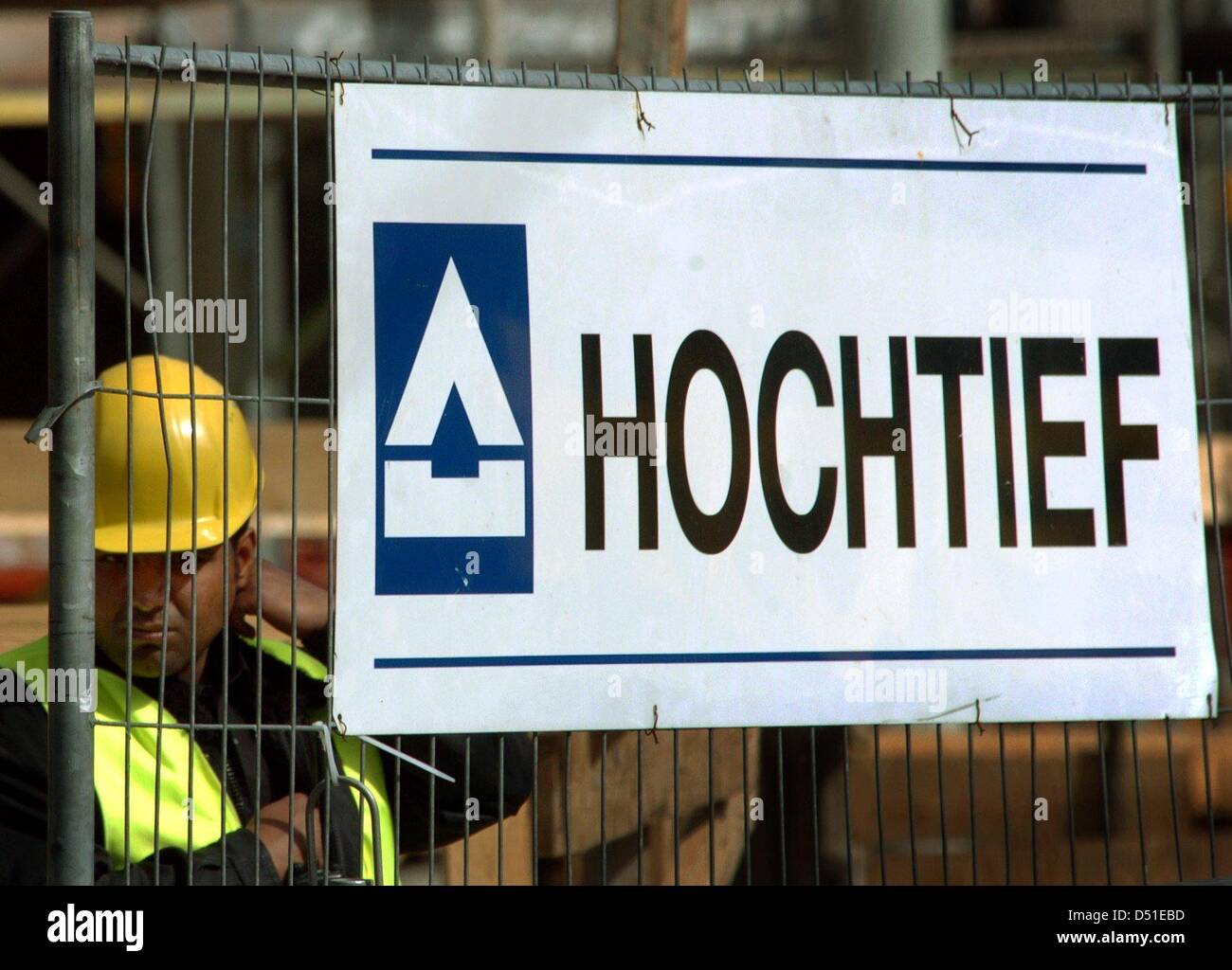 Hochtief logo hi-res stock photography and images - Alamy