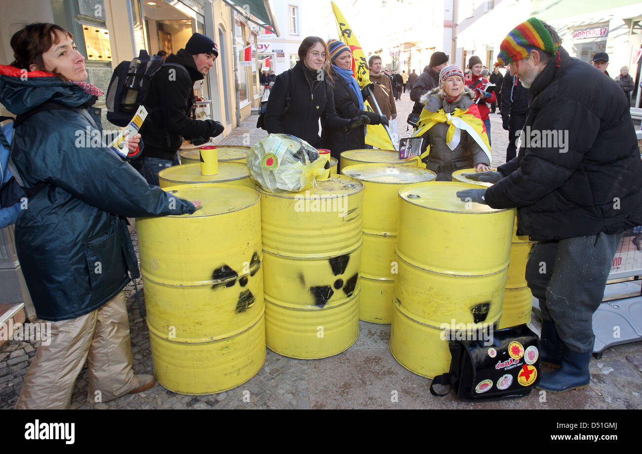 Nuclear waste barrels hi-res stock photography and images - Alamy