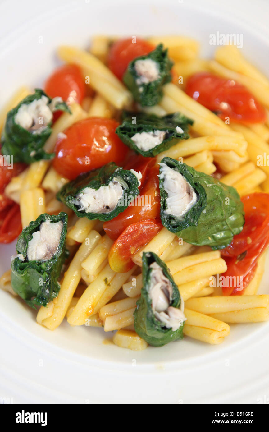 Tomato and pasta salad with fish Stock Photo - Alamy