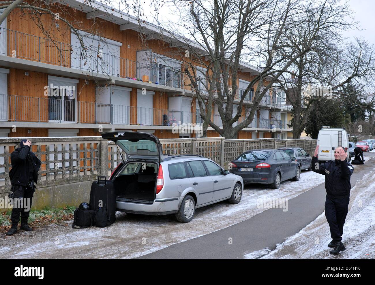 A special police officer leavesthe scene after arresting a hostage ...