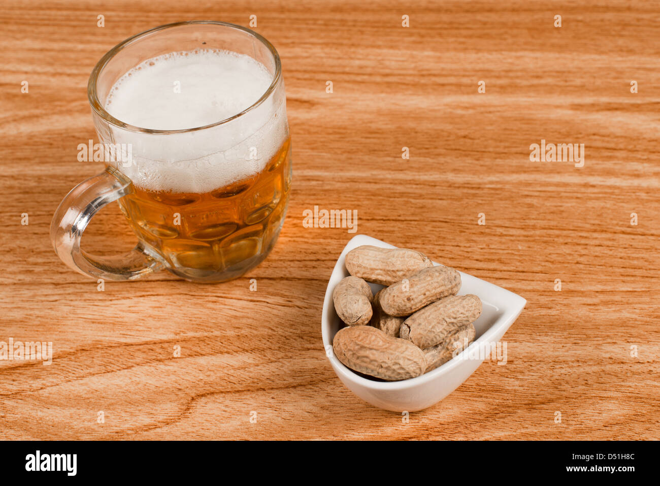 Beer and peanuts Stock Photo - Alamy