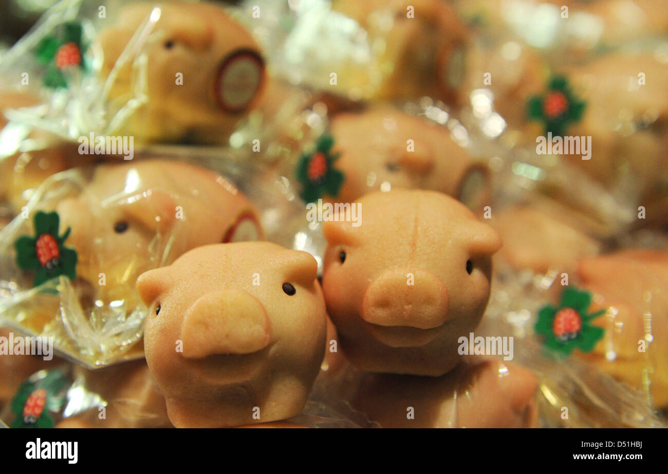 Pigs made of marzipan are stacked in the shop 'Niederegger-Marzipan' in ...