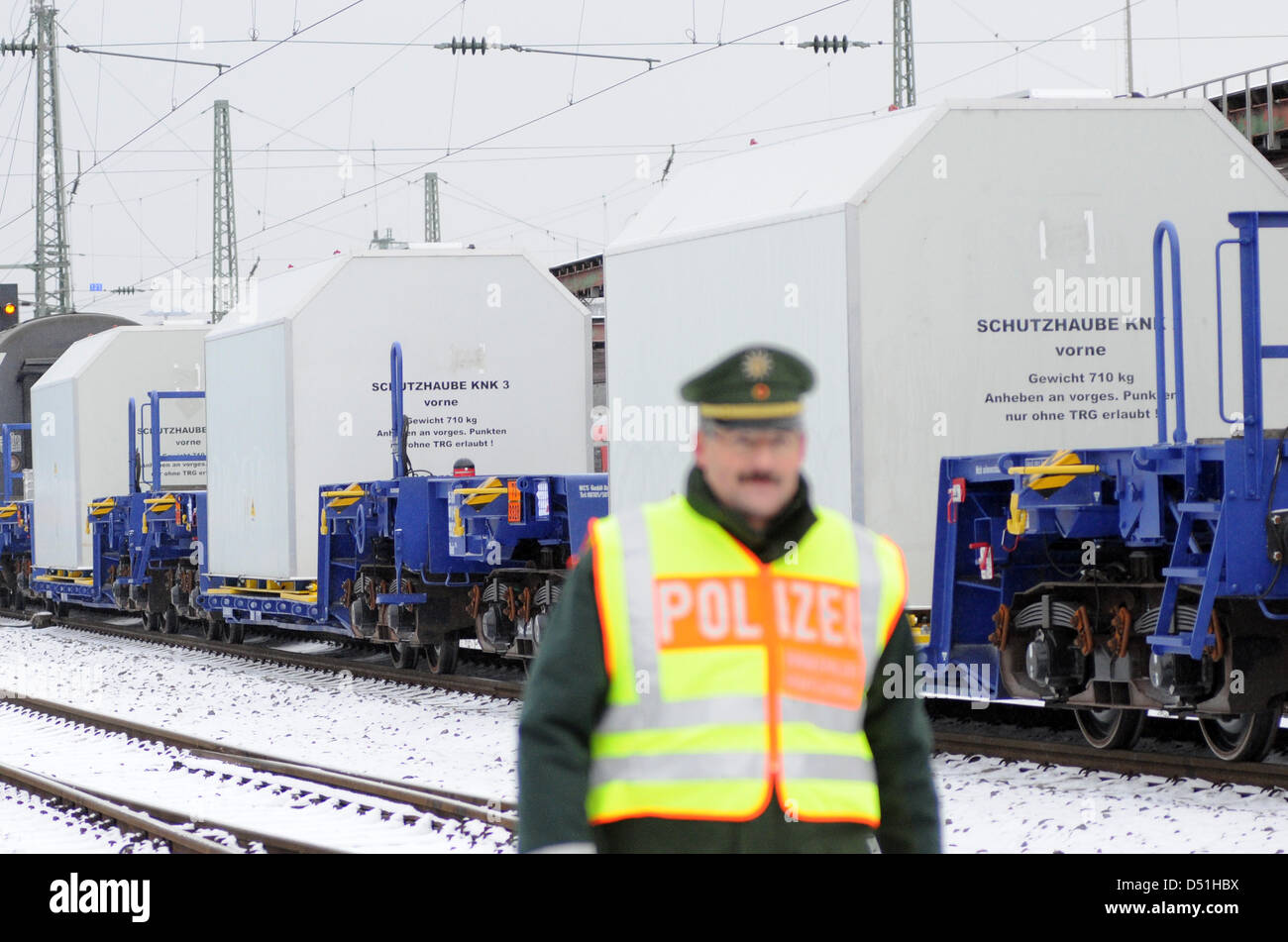 The CASTOR-transport carrying 2500 fuel rods of German nuclear plants ...