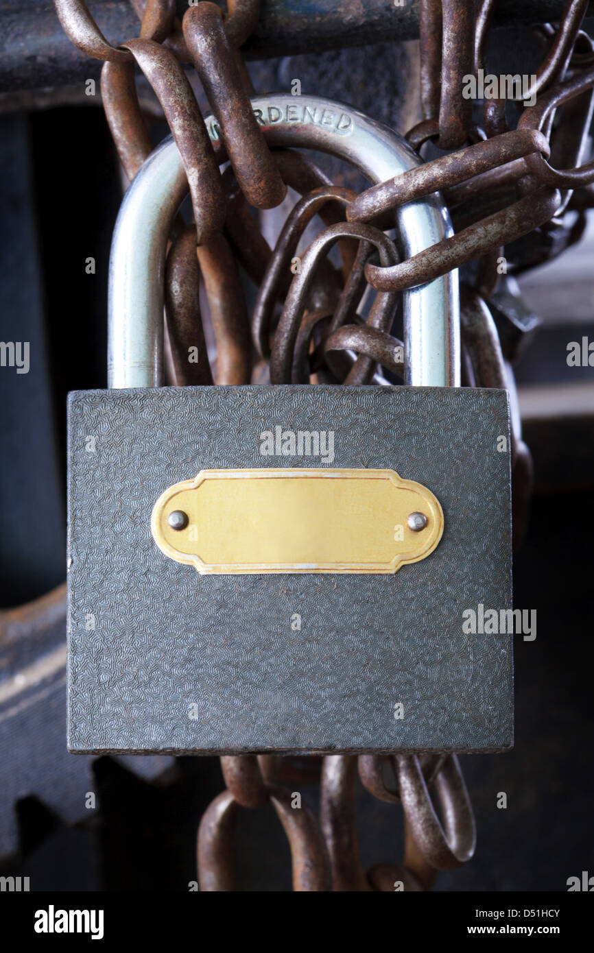 Vintage lock and chain hi-res stock photography and images - Alamy