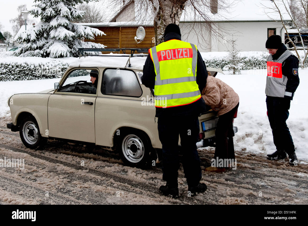 Police cars officers protesters hi-res stock photography and images - Alamy