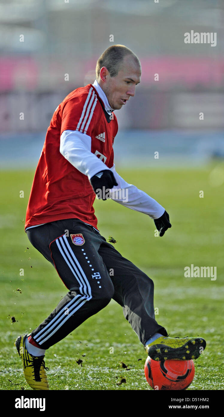Dutch national soccer player Arjen Robben of FC Bayern Munich controls ...