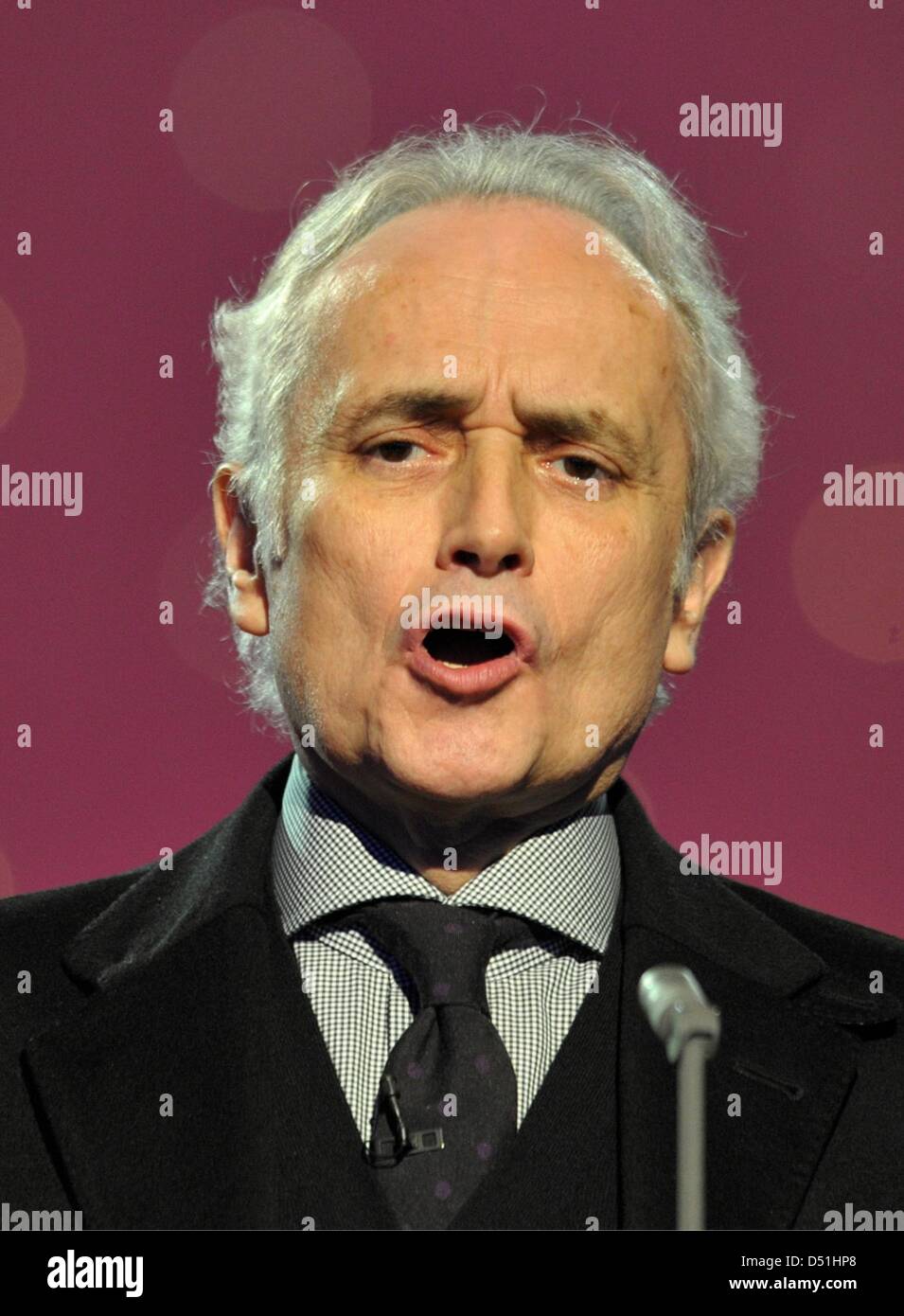 Spanish star tenor Jose Carreras sings on stage at the final rehearsal ...