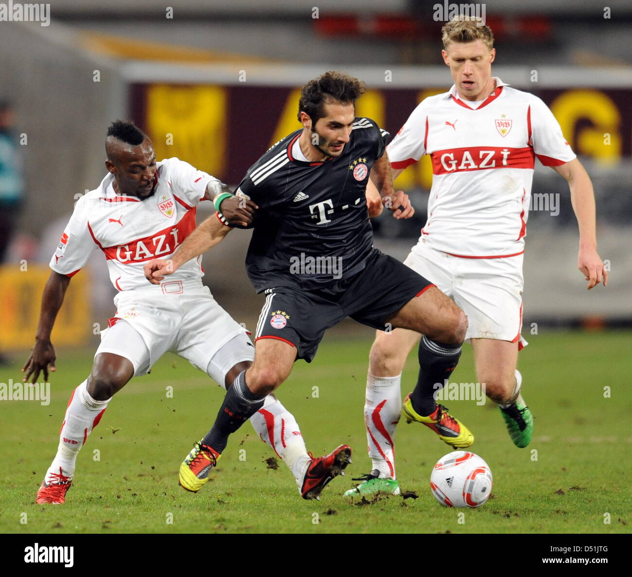 Stuttgart's Arthur Boka (L) and Pawel Pogrebnjak (R) and Munich's Hamit ...