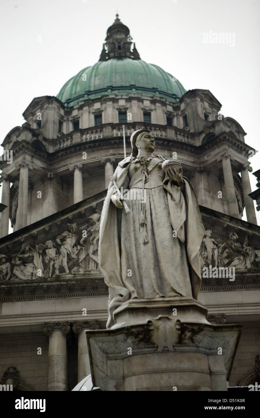Ireland mist statue hi-res stock photography and images - Alamy