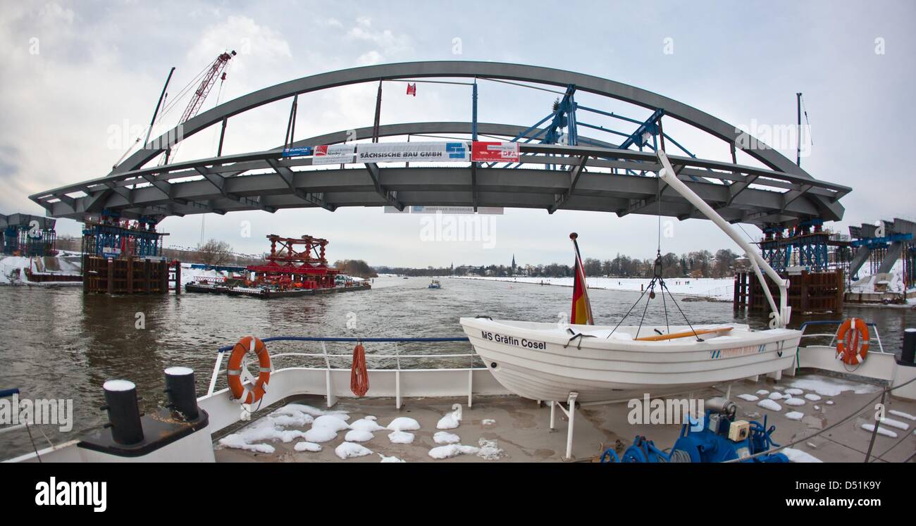 The first ships pass newly constrcuted Waldschloesschen bridge in ...