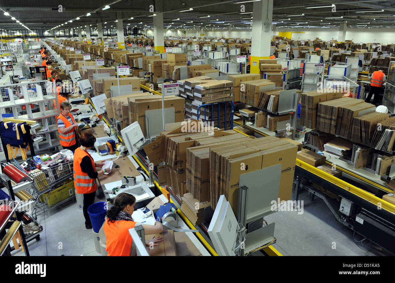 Parcels are packed at the logistics centre of Amazon in Bad Hersfeld ...