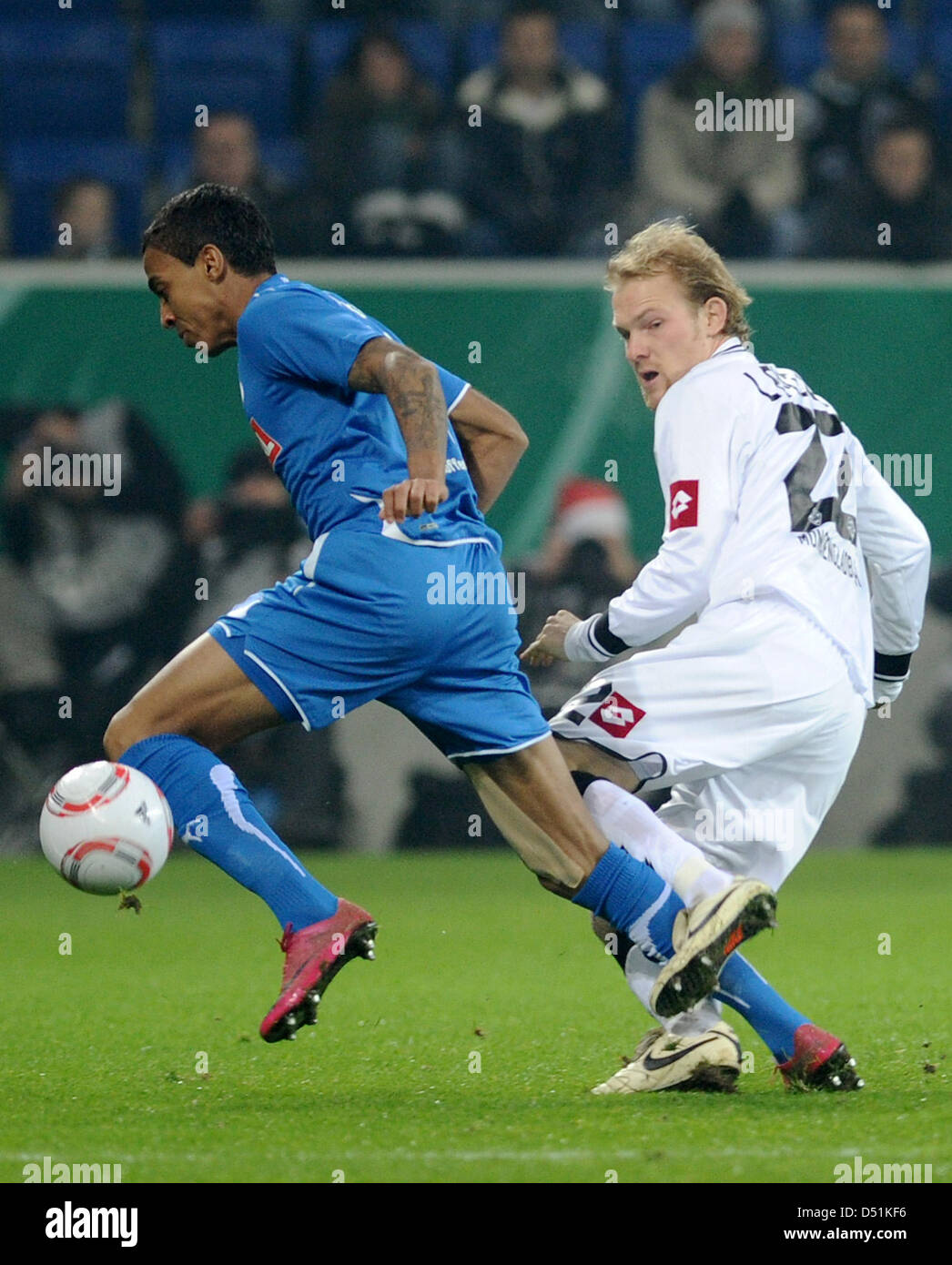 Hoffenheim's player Luiz Gustavo (L) and Gladbach's Tobias Levels vie ...