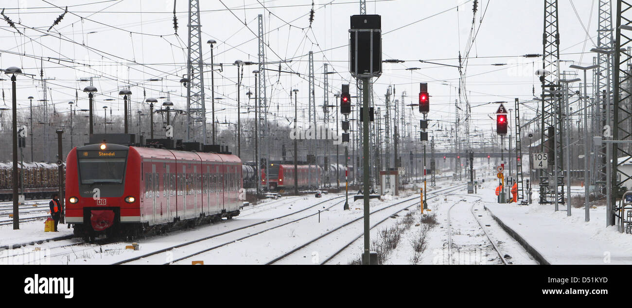 24 hours train hi-res stock photography and images - Alamy