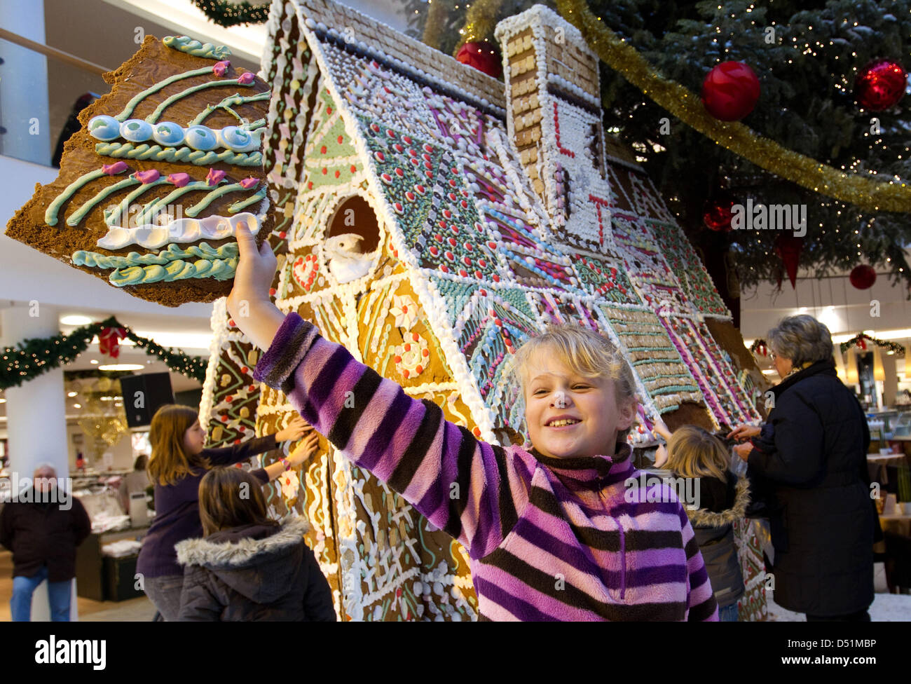Lea (8) holds a piece of gingerbread in her hand in a department store ...