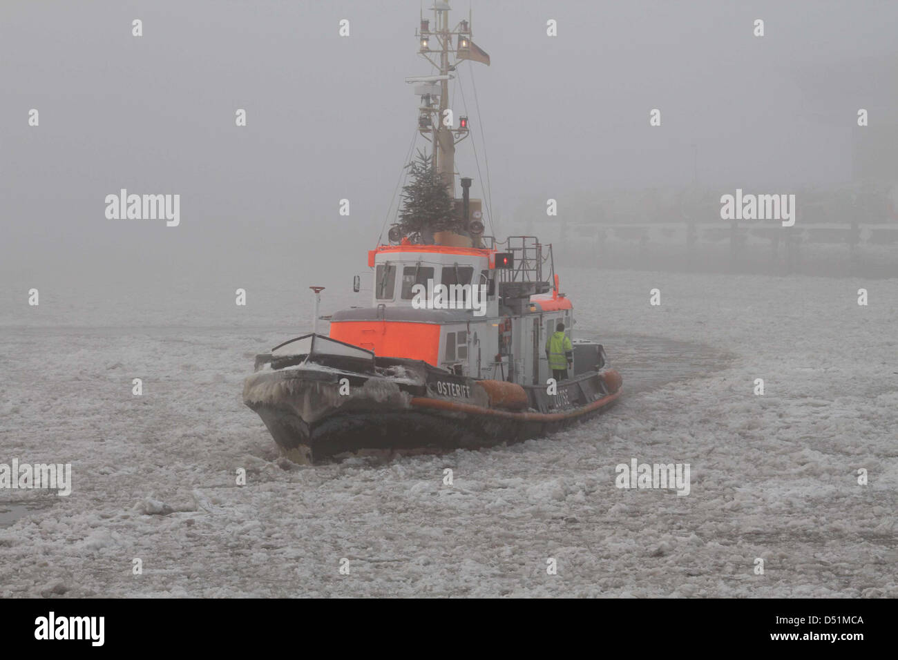 A pilot cutter sails between sheets of floating ice at the sluice in ...