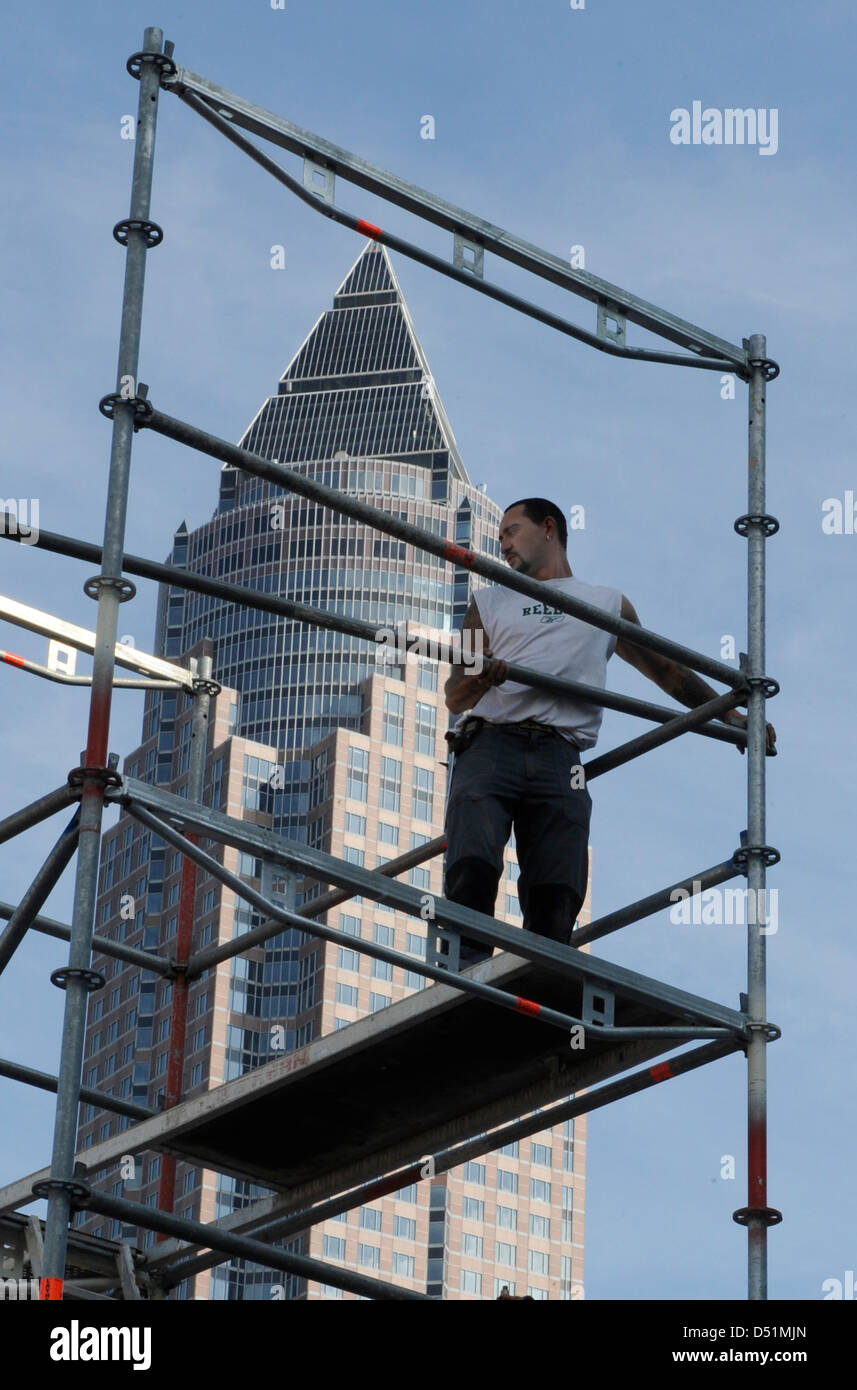 Photo shows scaffolding hi-res stock photography and images - Alamy