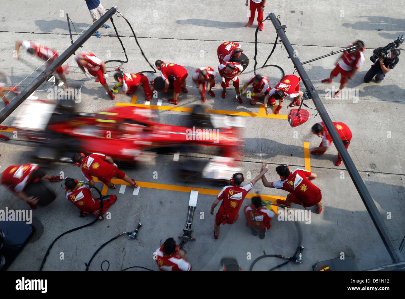 Ferrari formula 1 pit crew hi-res stock photography and images - Alamy