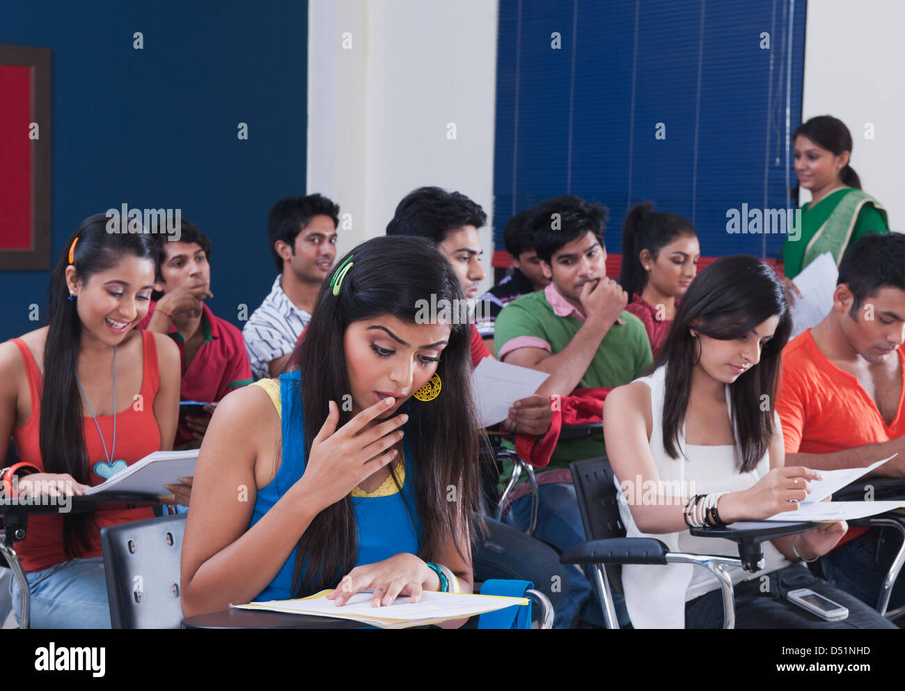 Examination hall students hi-res stock photography and images - Alamy