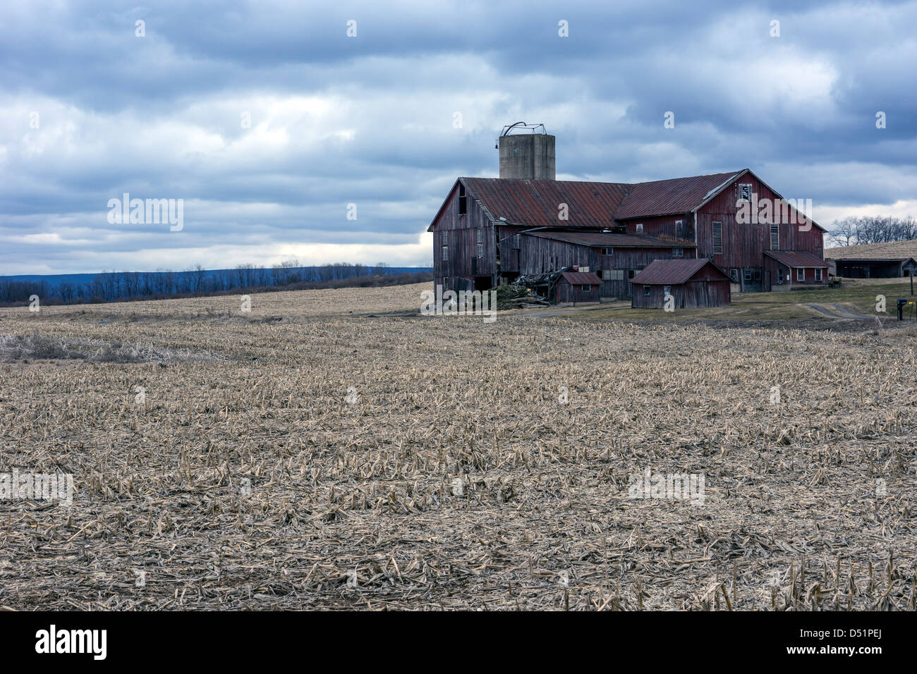 Pennsylvania farm in winter with barn Stock Photo - Alamy