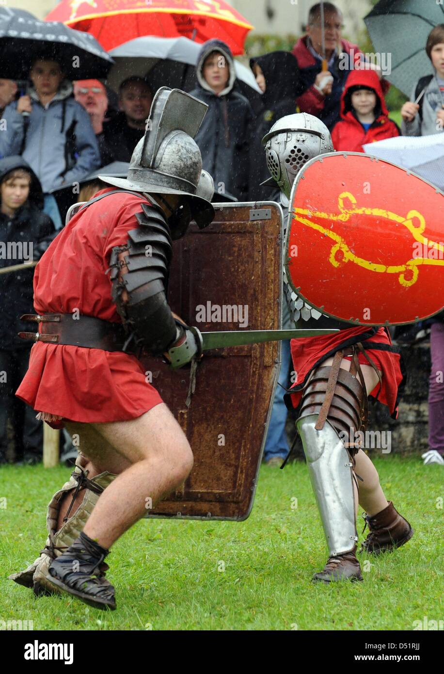 Gladiators fight hi-res stock photography and images - Alamy