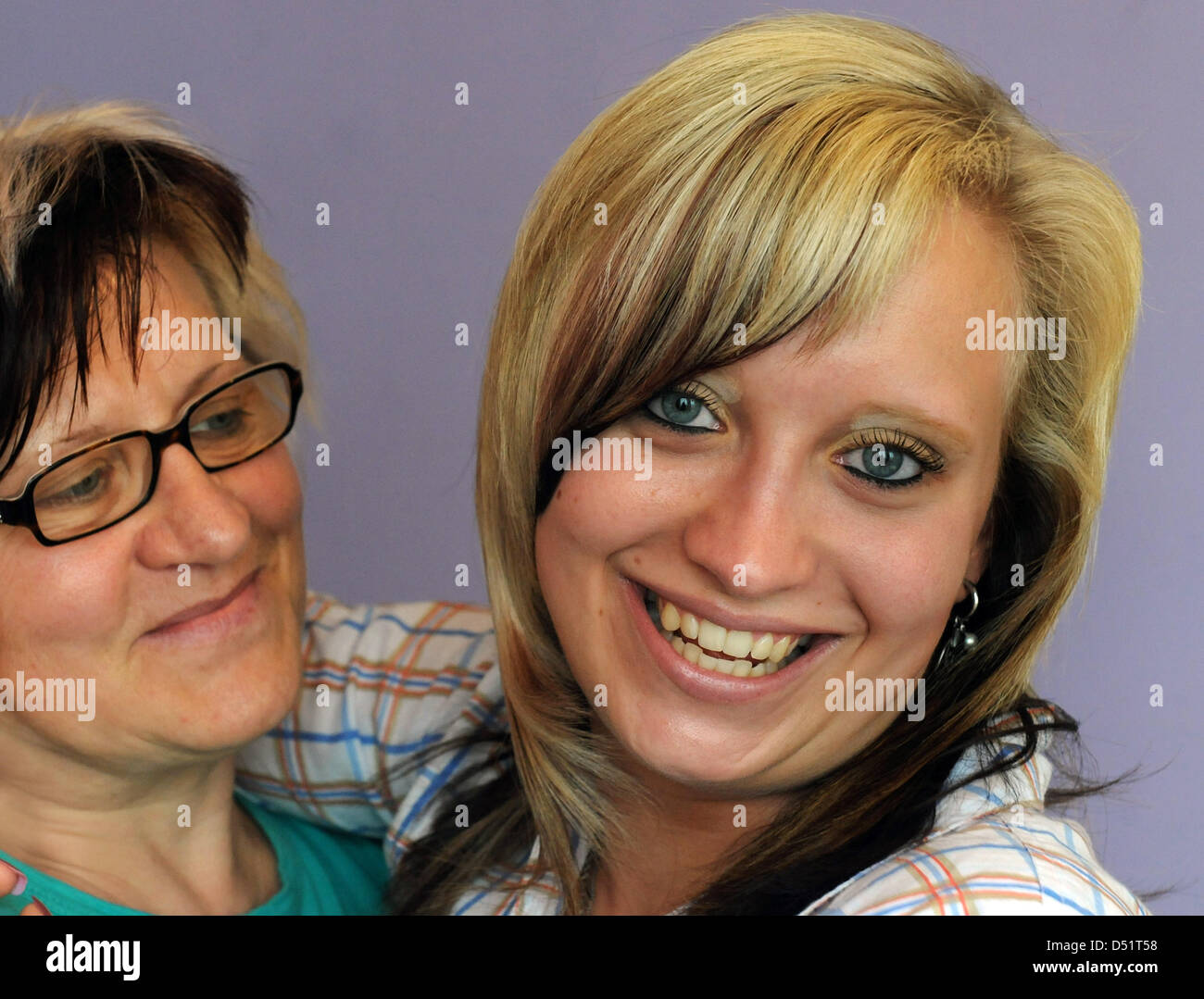 Sarah Klier (R) and her mother Evelin (L) smile in Borsdorf, Germany ...