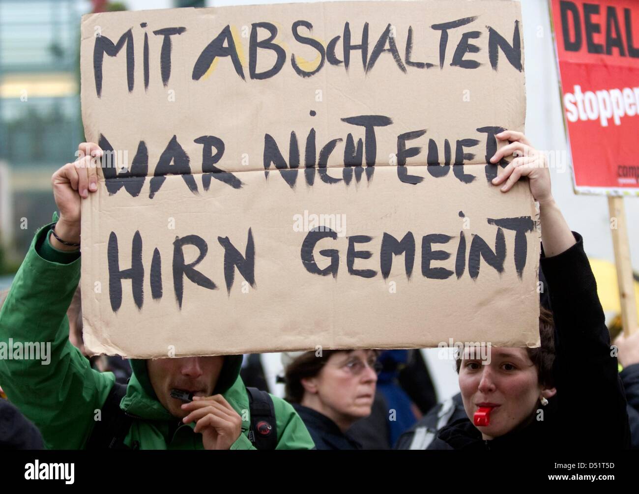 Demonstrants protest against the lifetime extension of German nuclear ...