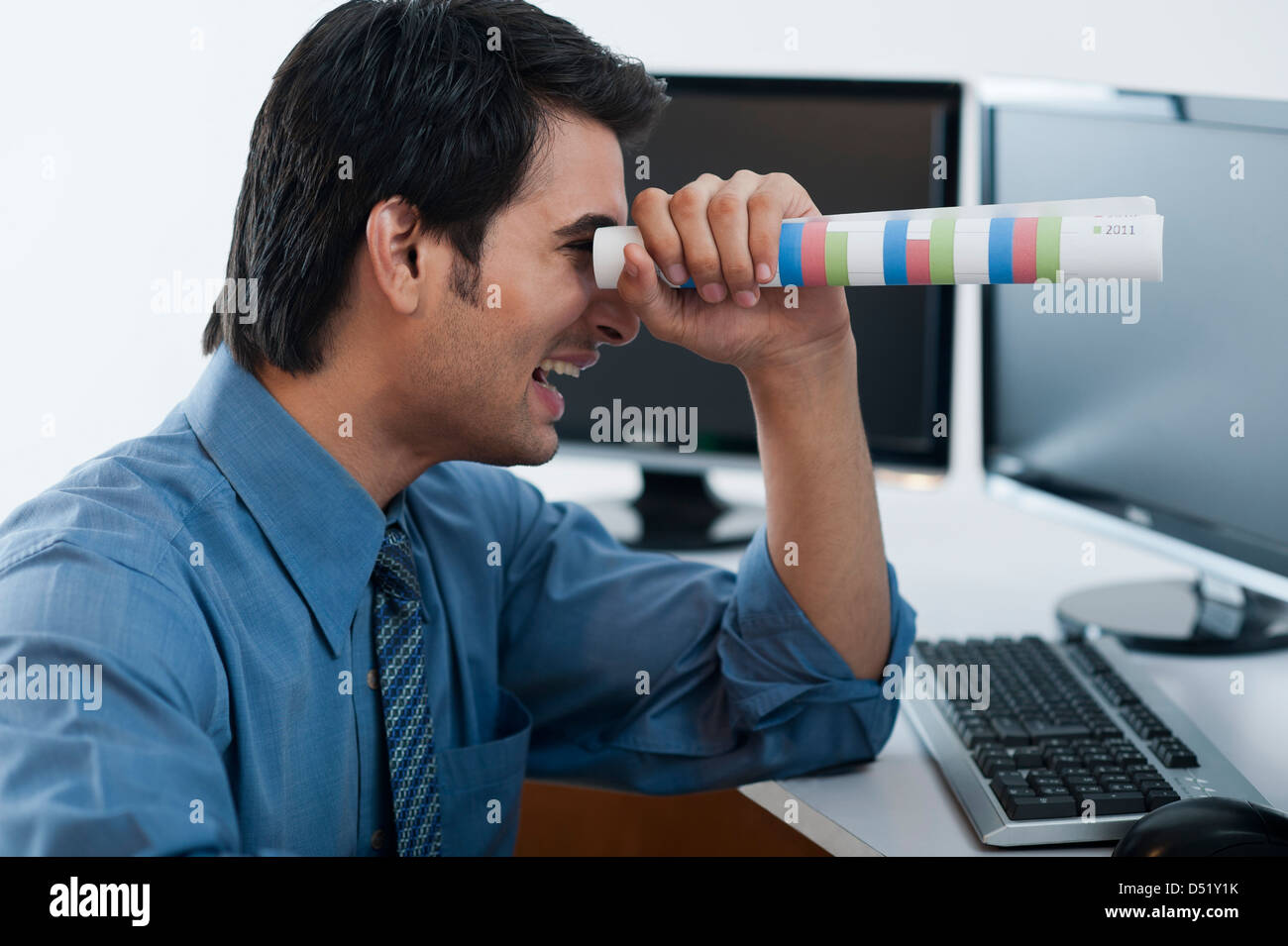 Man binoculars computer screen hi-res stock photography and images - Alamy